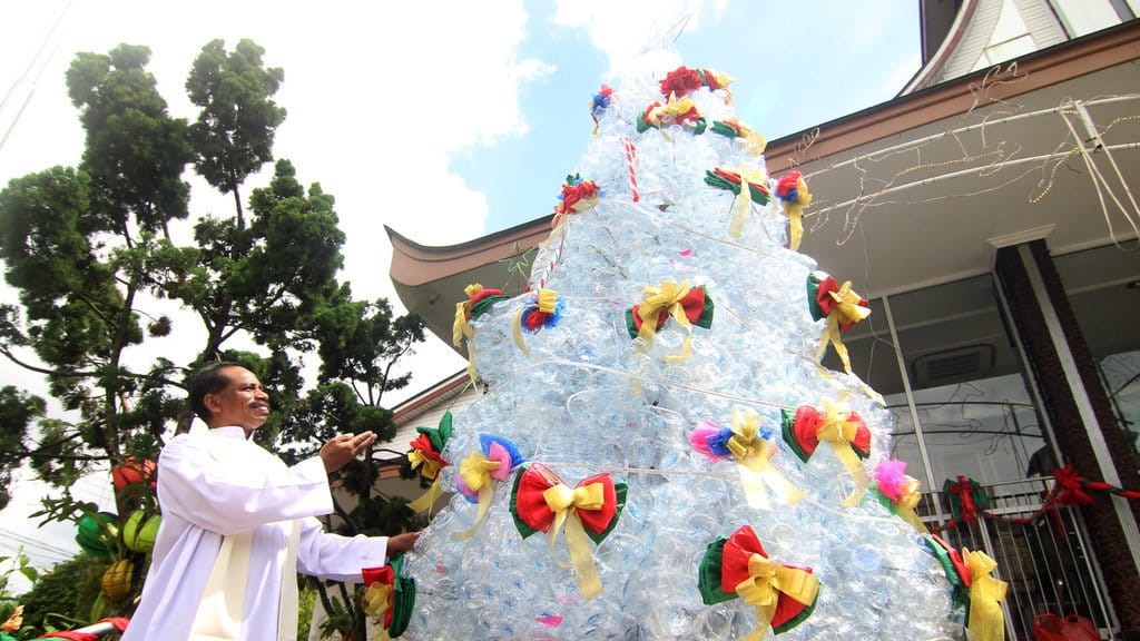 10 Inspirasi DIY Membuat Pohon Natal Sendiri di Rumah
