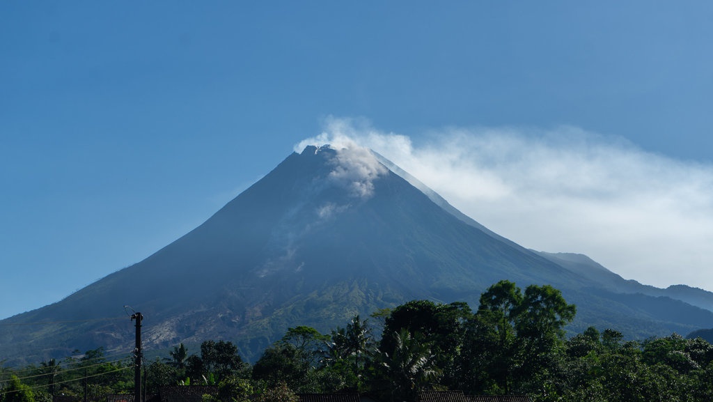 Info Kondisi Gunung Merapi di Jogja Terkini, Status, & CCTV Live