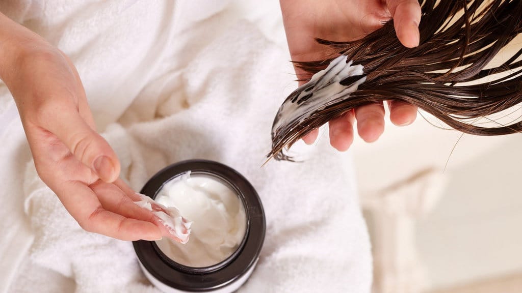 7 Rekomendasi Hair Mask untuk Rambut Kering & Mengembang