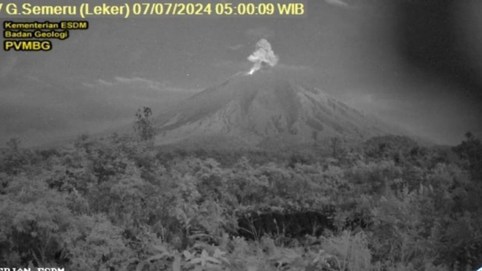 Gunung Semeru Erupsi, Lontaran Letusan Teramati Capai 1 Km