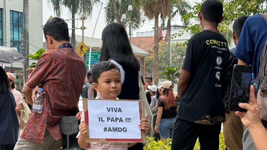 Paus di Mata Orang-Orang Indonesia yang Bertemu Dengannya