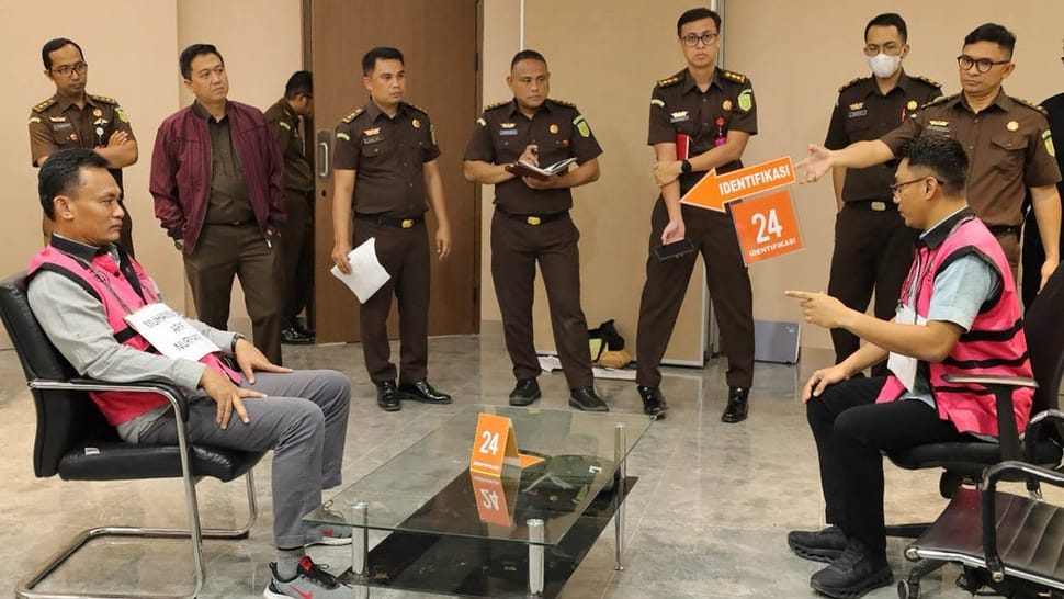 Penyidik Kejagung Rekonstruksi Kasus Suap Hakim PN Jakpus Penyidik Kejagung Rekonstruksi Kasus Suap Hakim PN Jakpus