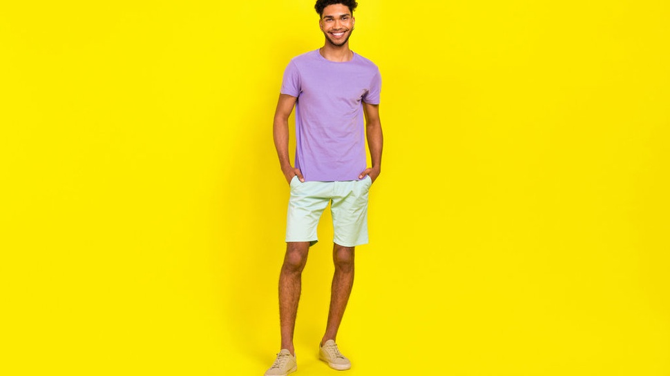 9 Inspirasi Style Outfit Cowok Celana Pendek yang Semi Formal