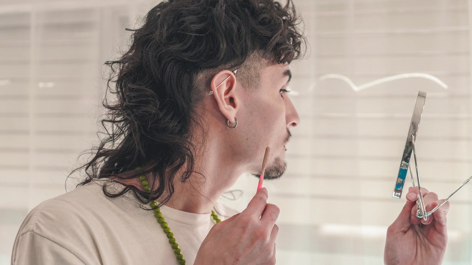 10 Inspirasi Potong Rambut Model Mullet Modern dan Keren