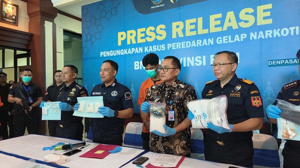 Dua WNA Ditangkap Usai Bawa Kokain dan Sabu ke Bali