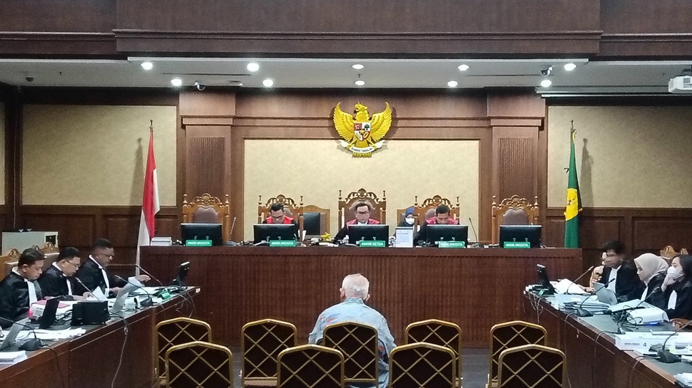 Eks Dirut Taspen Iqbal Latanro Jadi Saksi Sidang ANS Kosasih