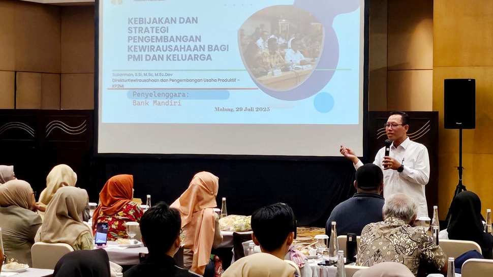 Program Bapak Asuh dari Bank Mandiri Bantu Purna PMI Buka Usaha