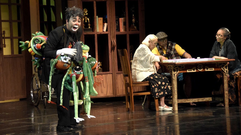 Pementasan Teater Koma Lakon Warisan - Foto Tirto.ID