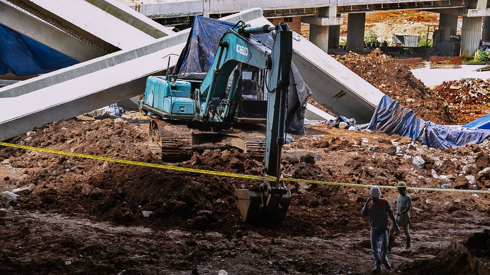 Flyover Proyek Tol Depok-Antasari Roboh - Foto Tirto.ID