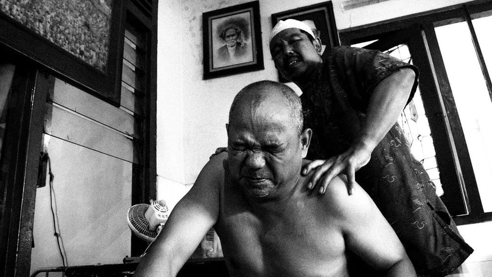 Legenda Pijat Patah Tulang Haji Naim - Foto Tirto.ID