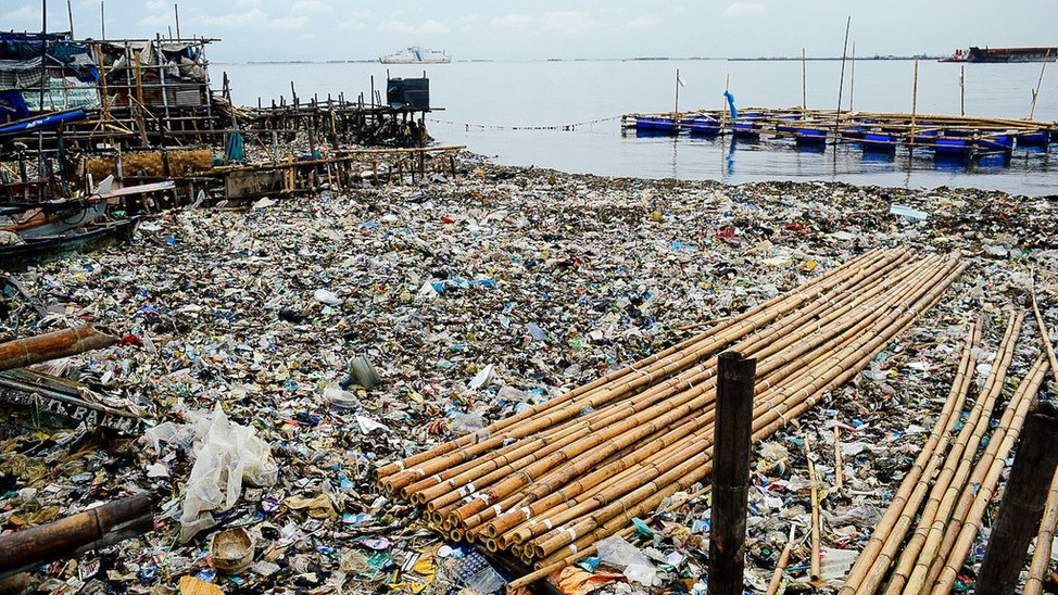 Hamparan Sampah Di Pesisir Cilincing
