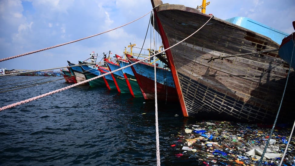 Sampah Plastik di Laut Jakarta Sampah Plastik di Laut Jakarta