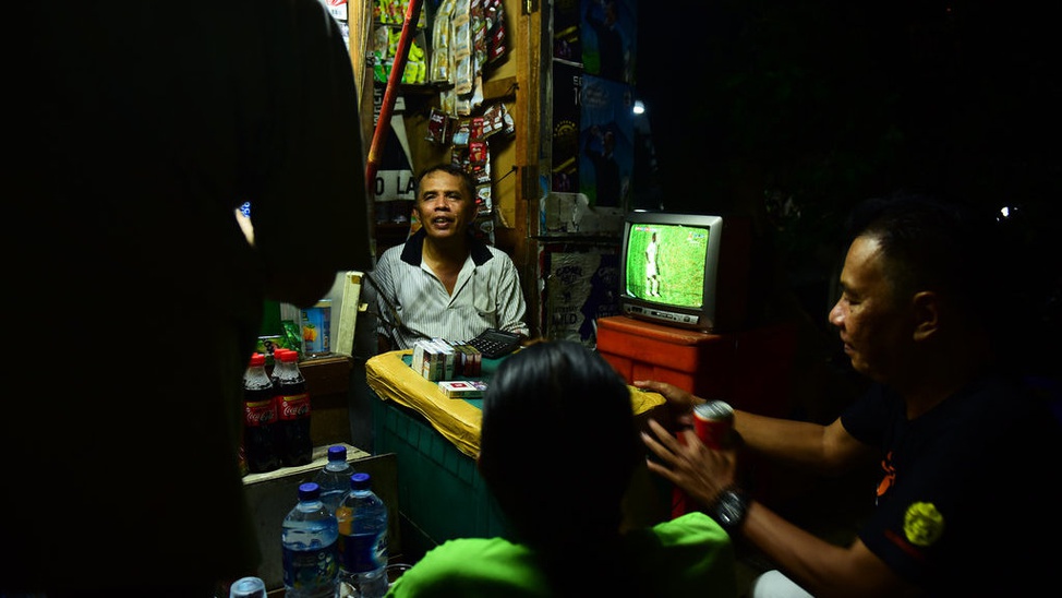 Nonton Bareng Piala Dunia 2018 Ala Kios Rokok - Foto Tirto.ID