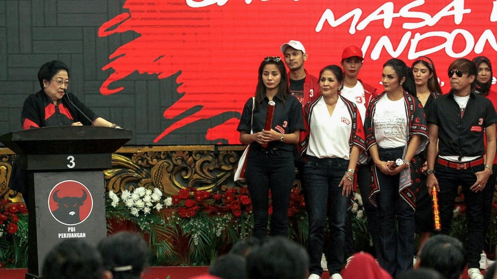 Peragaan Busana Atribut Kampanye PDIP