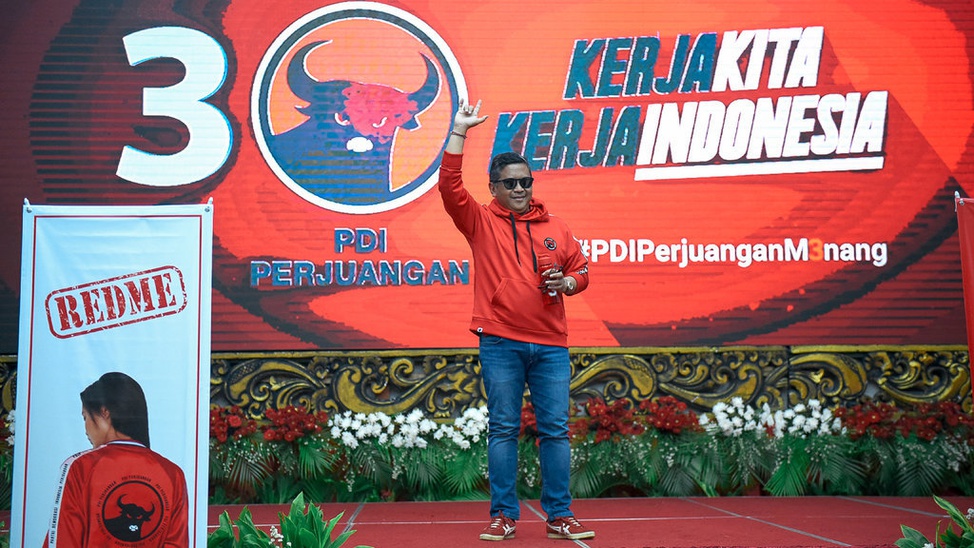 Peragaan Busana Atribut Kampanye PDIP