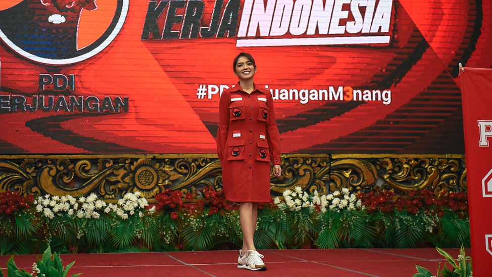 Peragaan Busana Atribut Kampanye PDIP