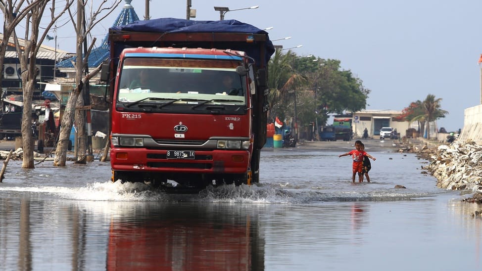 Banjir Rob Melanda Kawasan Muara Baru