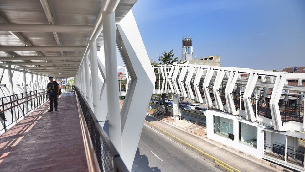 Skybridge LRT Jakarta Velodrome-Halte Transjakarta Resmi Dibuka
