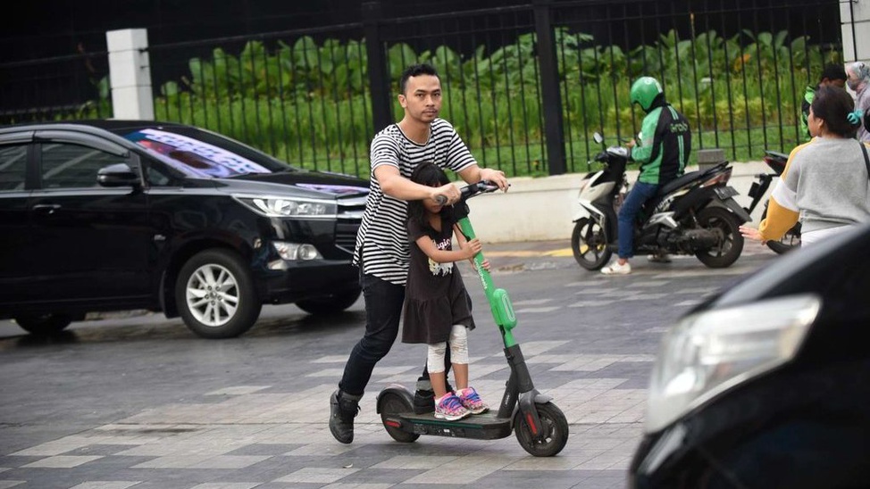 Dishub DKI Melarang Skuter Grab Wheels Mengaspal di Jalan Raya