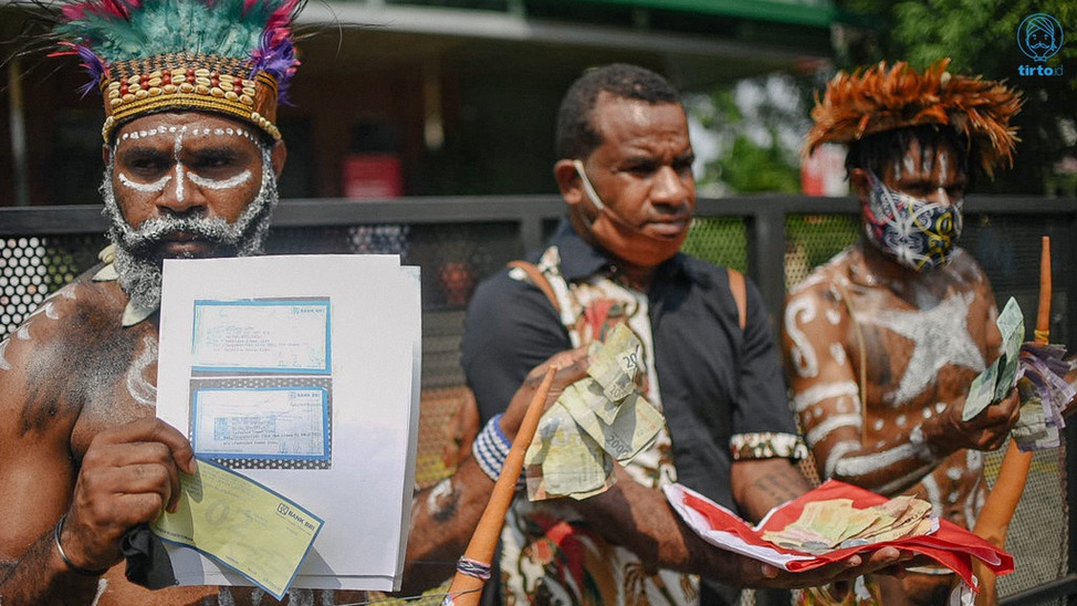 Aksi Pengembalian Beasiswa LPDP Veronica Koman