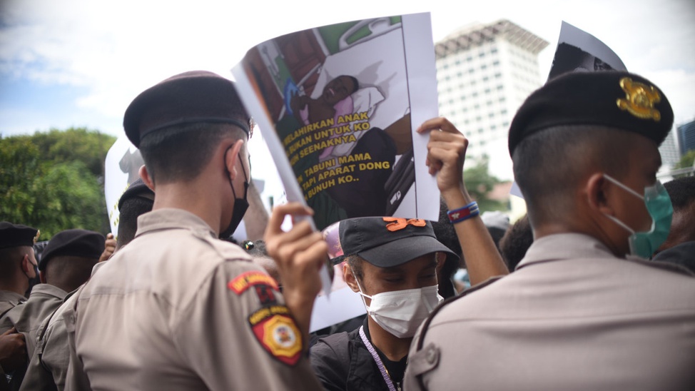 Demo Tuntut Penarikan Militer di Papua