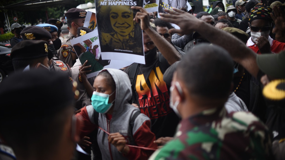 Demo Tuntut Penarikan Militer di Papua