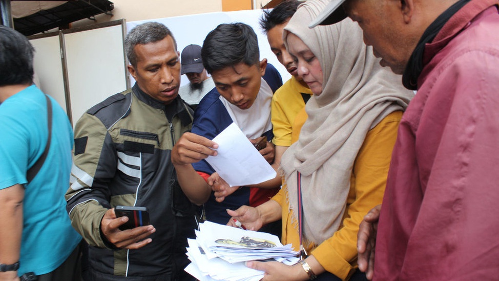 Keluarga Identifikasi Korban Tragedi Stadion Kanjuruhan