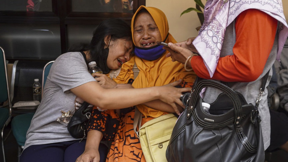 Keluarga Identifikasi Korban Tragedi Stadion Kanjuruhan