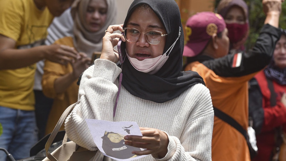 Keluarga Identifikasi Korban Tragedi Stadion Kanjuruhan