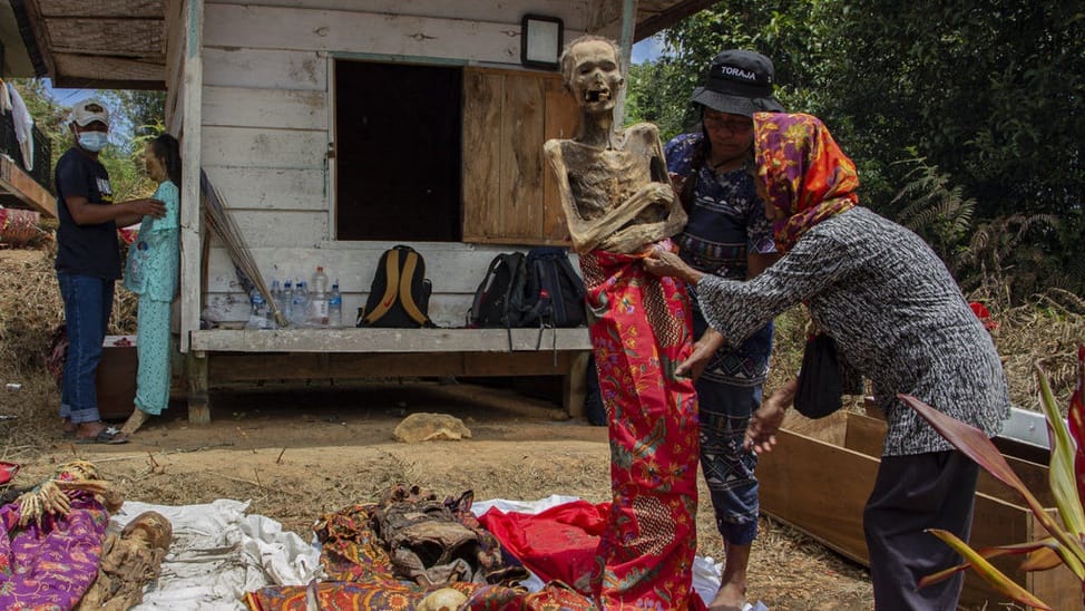 RITUAL MANENE SUKU TORAJA DARI LELUHUR UNTUK LELUHUR