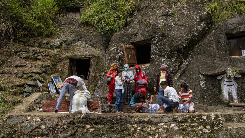 Ritual Manene Suku Toraja Dari Leluhur Untuk Leluhur