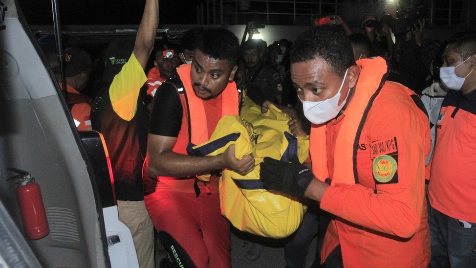 Kapal Cantika Express 77 Terbakar