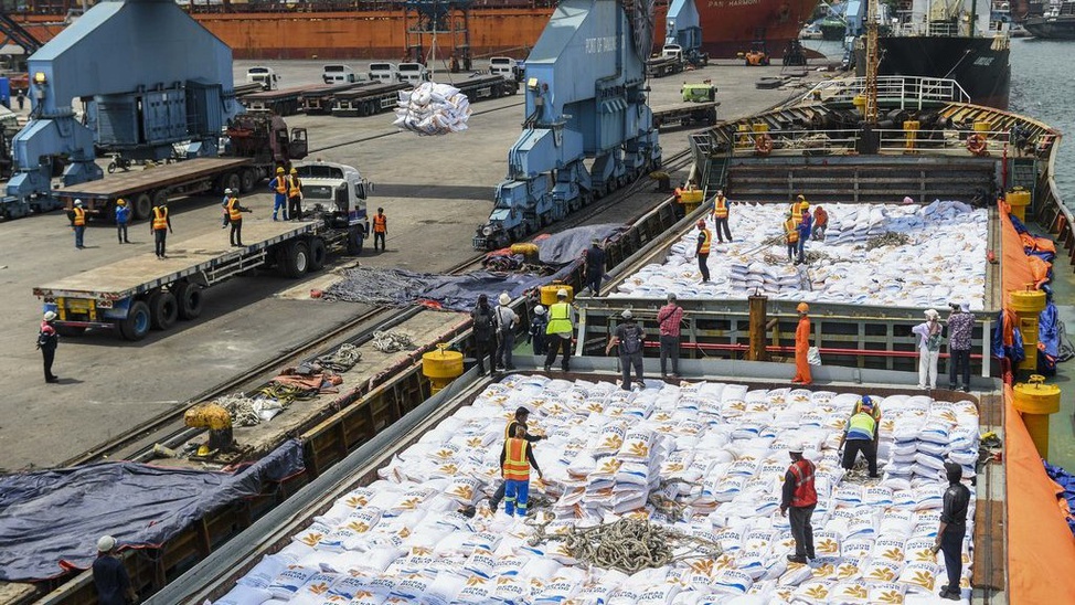 Bulog Terima 5000 Ton Beras Impor Dari Vietnam