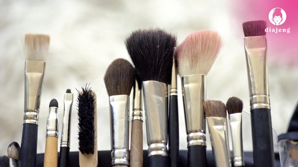 11 Macam Kuas Make Up dan Kegunaannya Masing-masing
