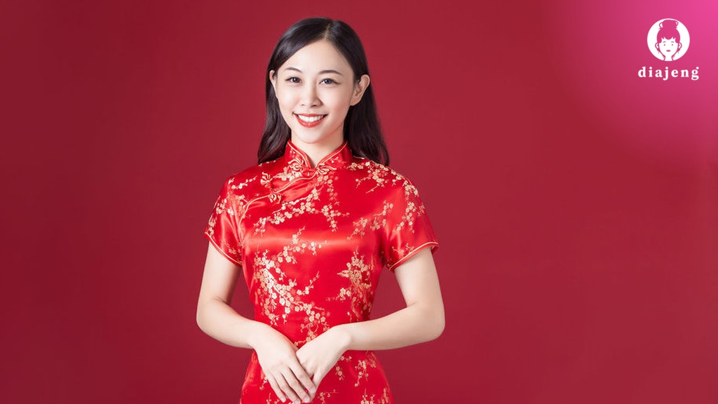 6 Ide Outfit Imlek Wanita 2025, Cheongsam hingga Batik Encim