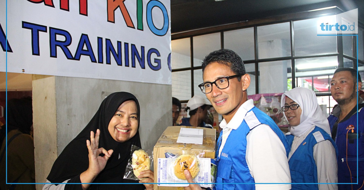 Mengenal Sepatu OK OCE yang Dipakai Sandi Saat Debat