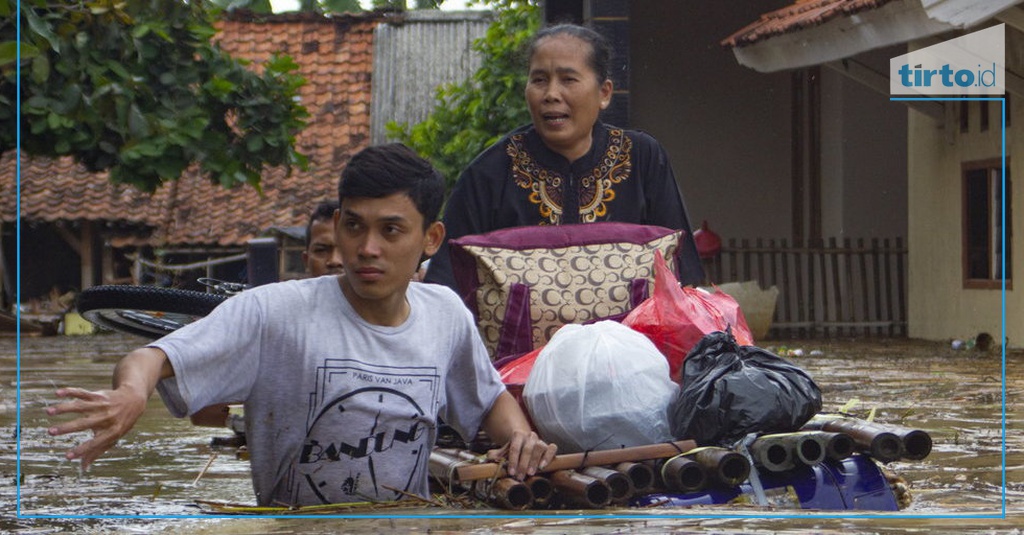 Berita Terbaru Banjir Karawang - Korban Banjir di Pesisir Karawang Mengeluh Belum dapat Bantuan