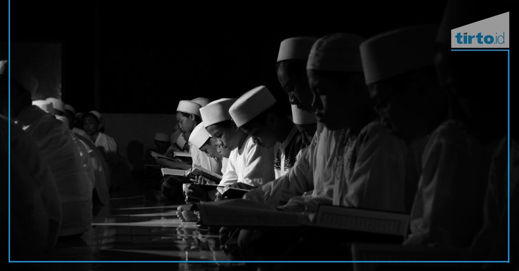 Okky Madasari Kepala Pesantren Mengendalikan Suara Santri