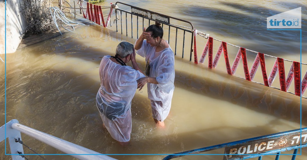 Memahami Arti Baptisan Menurut Alkitab dan Macam-Macamnya