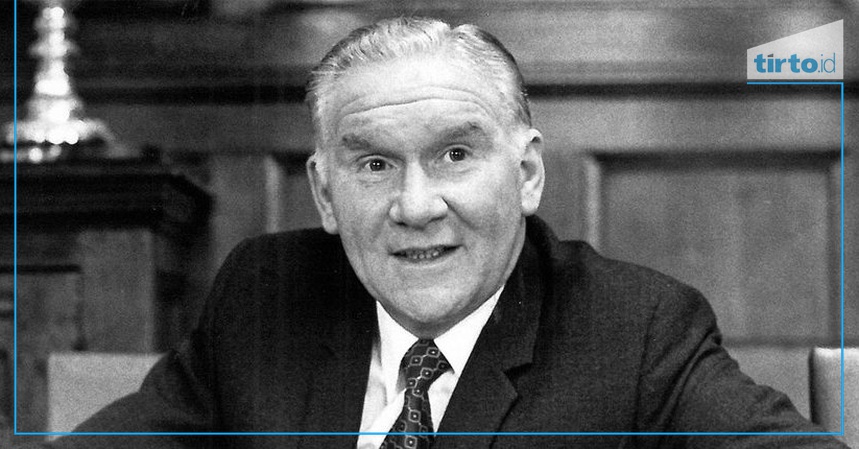 Tangan Dingin Bill Nicholson di Balik Kejayaan Tottenham 1960-an