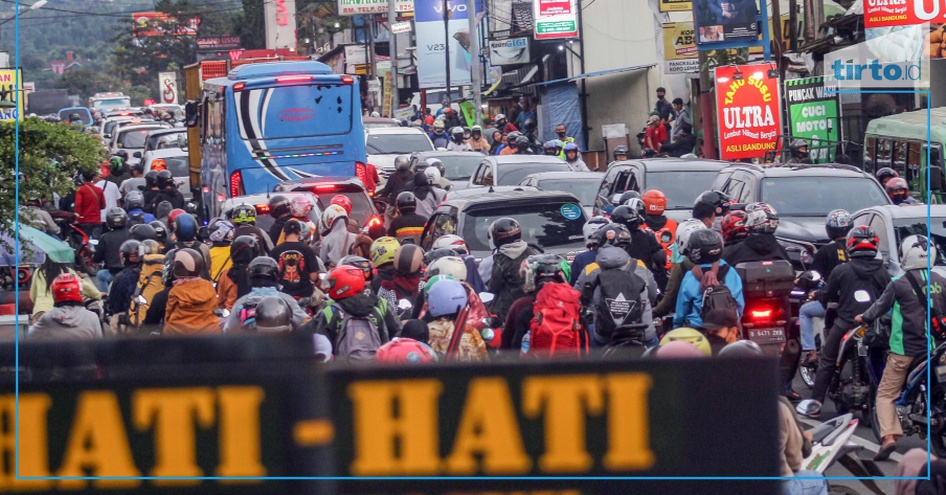 Puncak Macet Total Belasan Jam, Polisi Berlakukan Sistem Buka Tutup