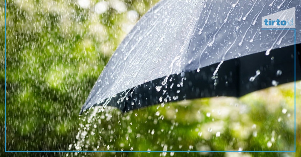 Alasan Kenapa Setelah Main Hujan Anak Harus Mandi dan Keramas