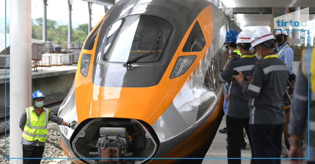 Menko Luhut Uji Coba Kereta Cepat, Jakarta-Bandung Cuma 45 Menit