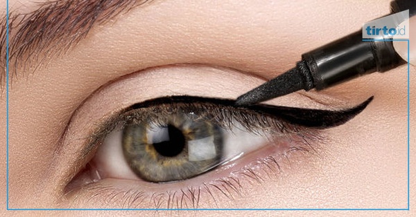 3 Cara Membersihkan Eyeliner Waterproof dengan Mudah dan Aman