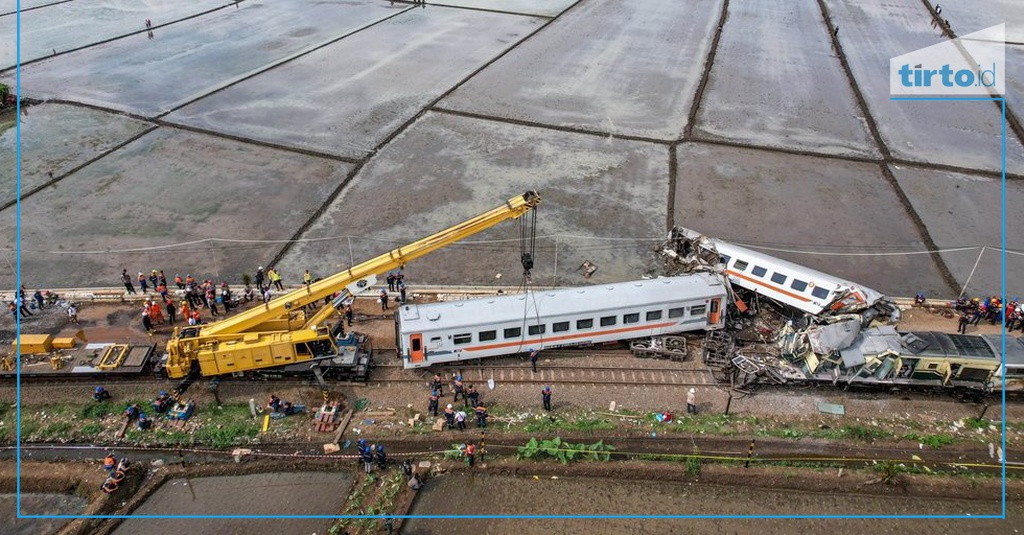 KA Bandung Raya Tabrakan dengan Kereta Turangga di Cicalengka