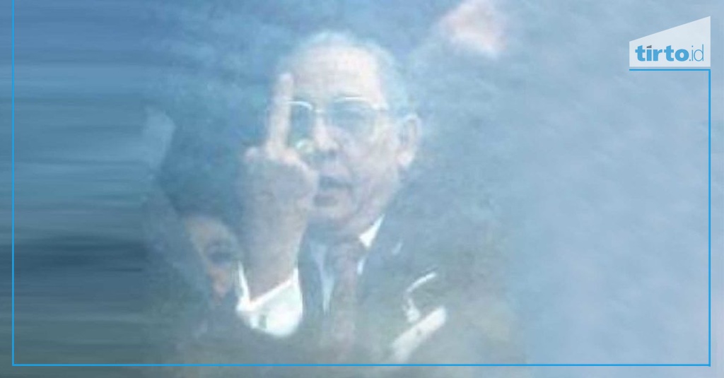 Kisah di Balik Foto Ali Alatas Acungkan Jari Tengah yang Viral