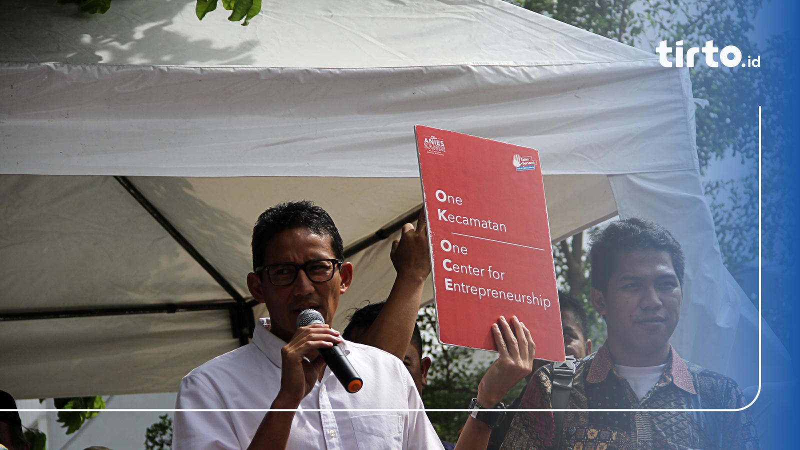 Sandiaga Pamerkan Sepatu Oke Oce Saat Lari di Bogor