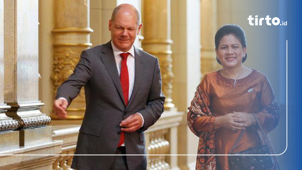 Menyimak Gaya Busana Ibu Negara Indonesia