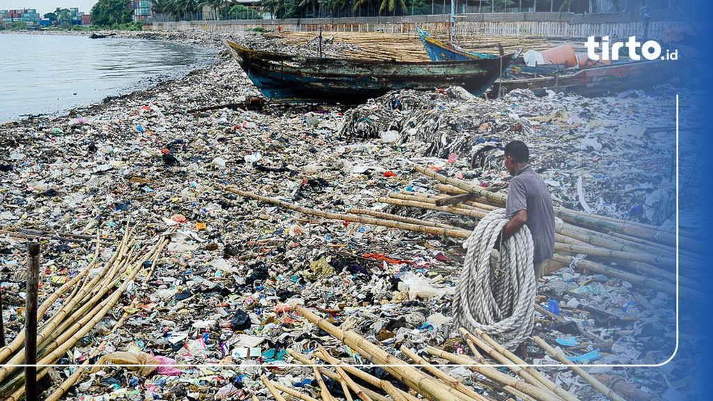 Hamparan Sampah Di Pesisir Cilincing
