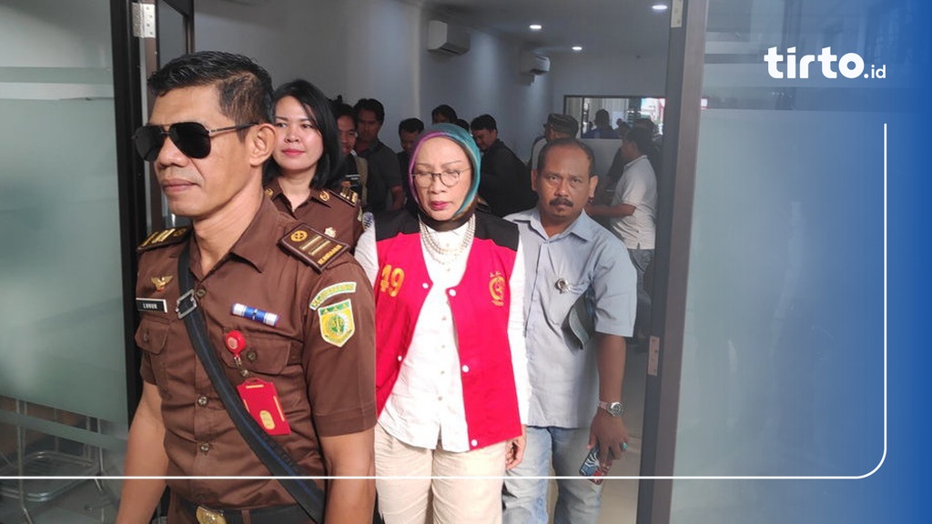 Tompi Bersaksi Awal Munculnya Kecurigaan Ratna Operasi Plastik